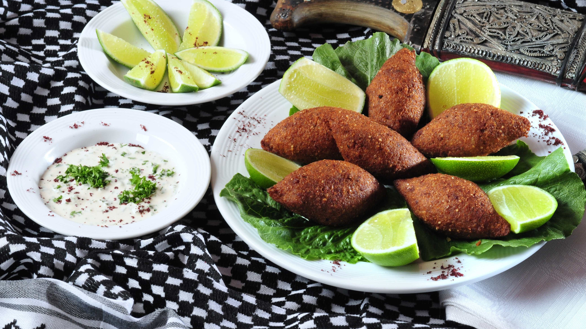 Gosta de comida árabe? Aprenda a fazer kibe e coalhada fresca